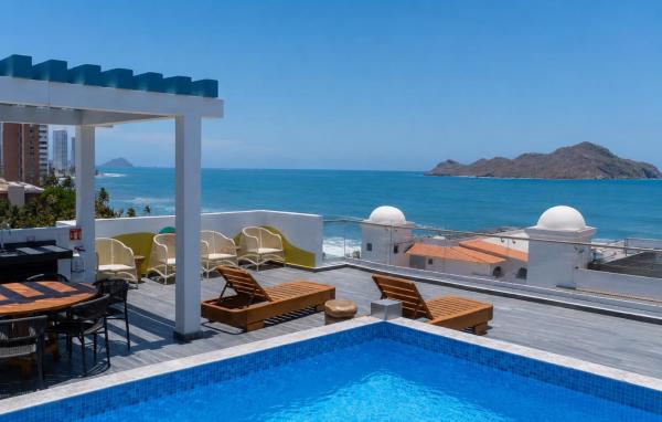 Departamento De Lujo En Zona Dorada, Alberca, Cerca De La Playa - Mazatlán