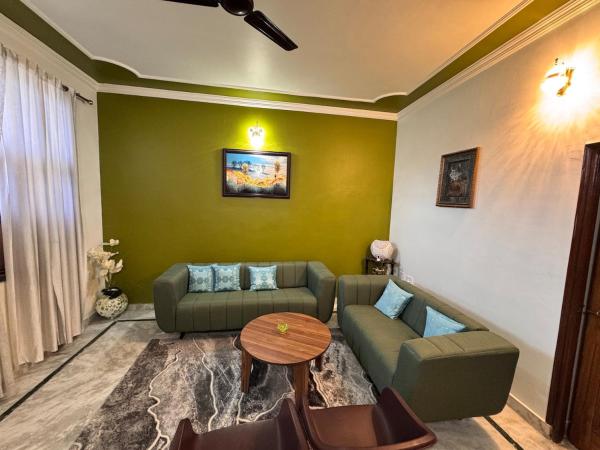 2bhk-2 King Size Bed- 2ac -Nh44- Mathura And Vrindavan - Mathura