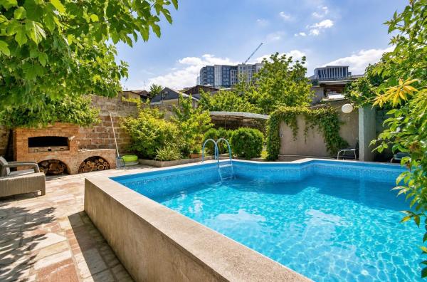Villa In The Center Of Yerevan - 예레반