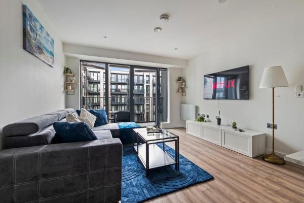 Luxe Slough Apartment With Balcony Sleeps 6 - Slough