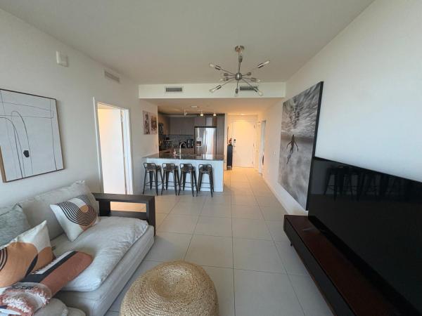 Sunset View Two Bedroom Retreat In Beverly Hills - Beverly Hills, CA
