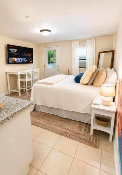 1 Mile To Uf Cute Home W Private Yard Parking - Gainesville, FL