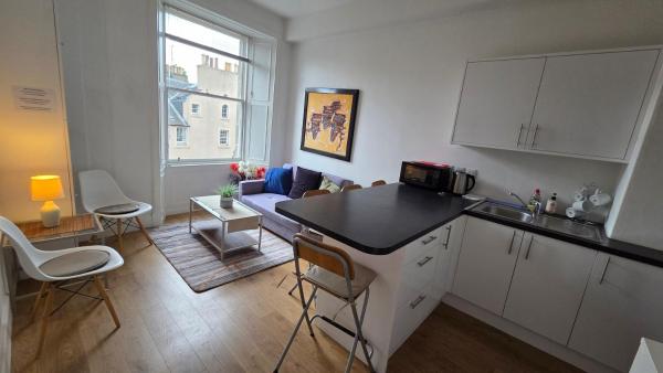 Sleeps 5, Fabulous Apartment Overlooking The Meadows - Edinburgh