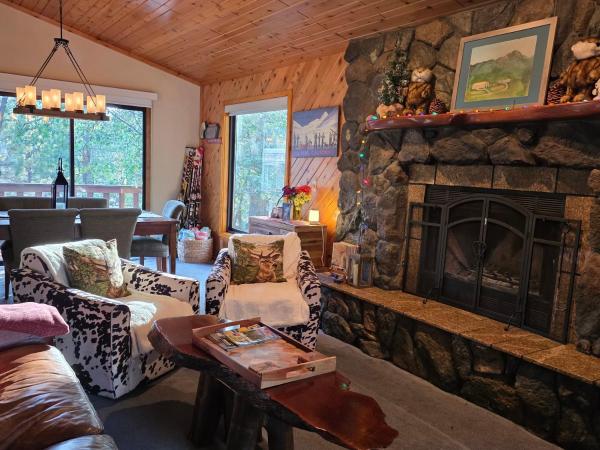 Four Seasons Getaway-private Hot Spa With Pine Tree Views-walk To Village And Pineknot Trailhead-plus King Bed! - Big Bear Lake, CA