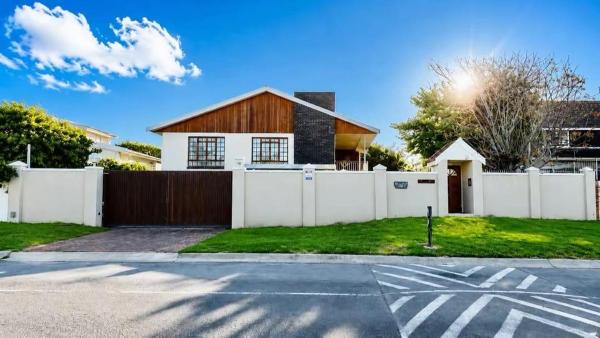 Blue Watarbay Guest House - Port Elizabeth