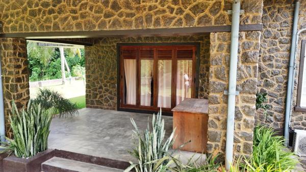 Gal Bungalow - Sri Lanka