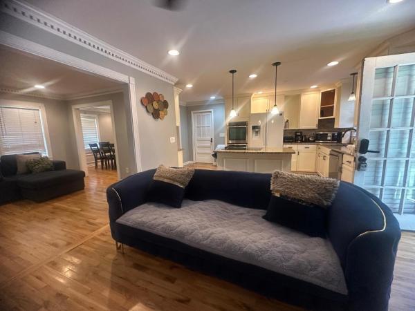 Huge Home With 8 Beds , Sleeps 12 25 Mins From Downtown - Stone Mountain, GA