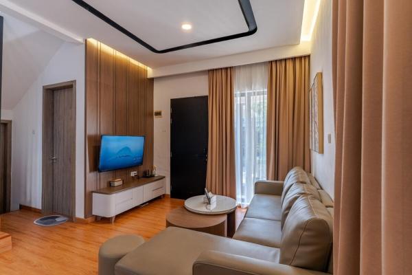 Kyzen - Modern 4br Family Home W Private Garden - Batam