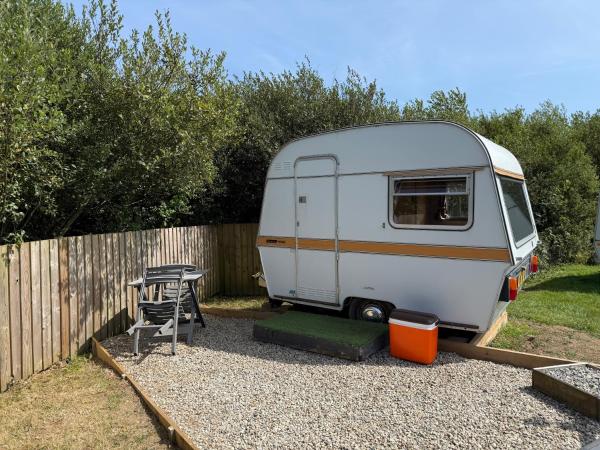 Scotti Mini Glamping Caravan With Shared Bathroom Facilities - Devon