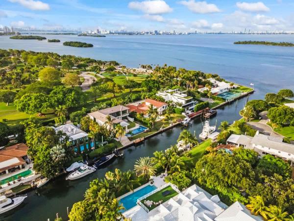 Luxurious Miami Waterfront Gateaway A Location - Miami