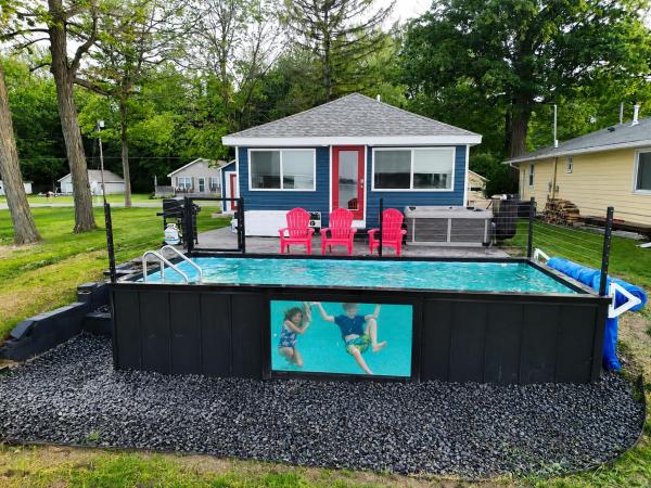 Year-round Heated Pool - Hot Tub - Fire Pit - Michigan