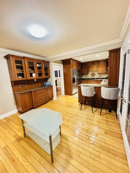 Top Executive 10 Bedroom Home Near Airport - Mississauga