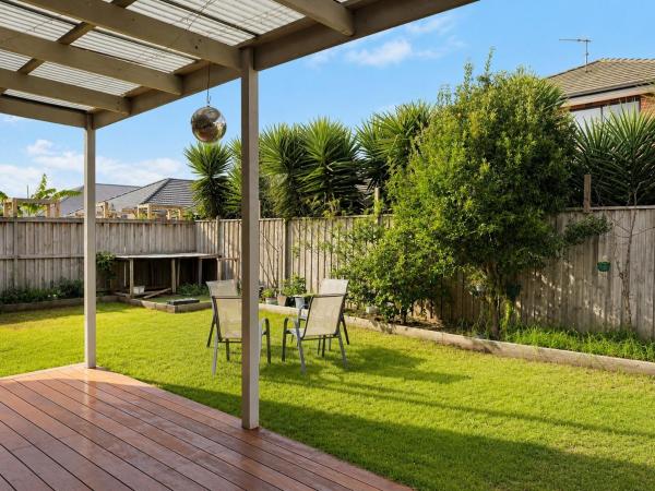 Big Family Home 5 Beds, Parking & Workspace - Point Cook
