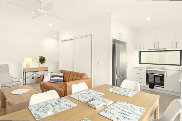 Contemporary Family Haven In Murrumba Downs - Virginia