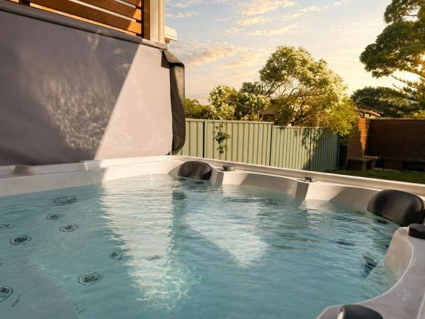 Wollongong Family Home With Jacuzzi & Garden - Austinmer