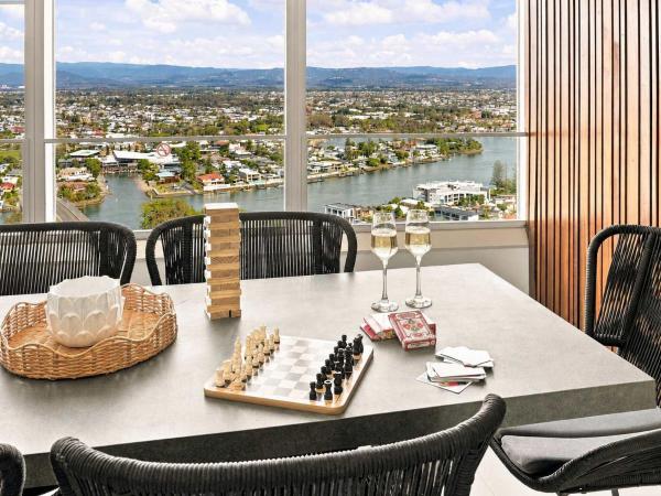 Luxury Living Above The Gold Coast Tallest Tower - Surfers Paradise