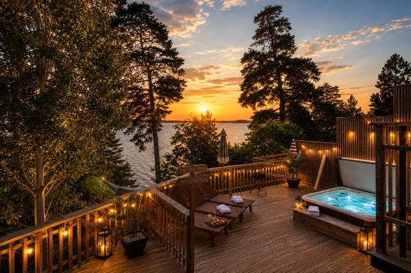 Lakefront Spa Villa With Hot Tub And Private Dock - Bålsta