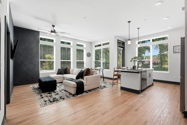The Luxury Station Atl Luxury 2br King Suite With Pool - Decatur, GA