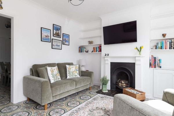 Quaint Quayside Cottage With Garden - Emsworth