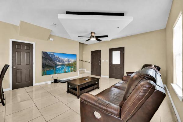 Relax & Enjoy In Our Spacious Townhome Getaway A - Pharr, TX