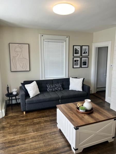 2 Br Hyat Home First Floor - Warwick, RI