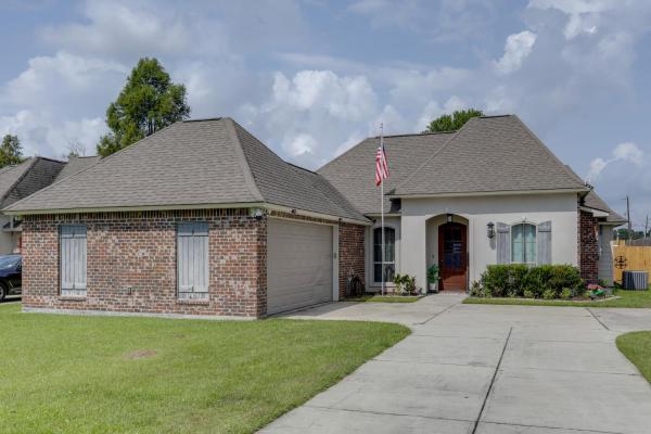 Home W/ Pool & Outdoor Entertainment In Gonzales - 소렌토