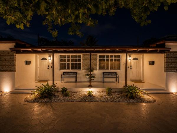 Coconut Grove Area - Twin Homes - Sleeps 12 - Miami, FL