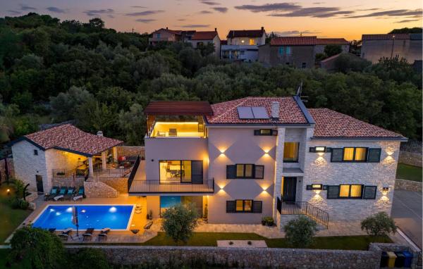 Awesome Home In Klanice With Sauna - Njivice