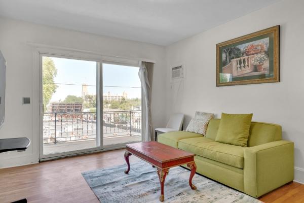 Sunny Spacious 2 Bed Bus To Harvard - Weston, MA