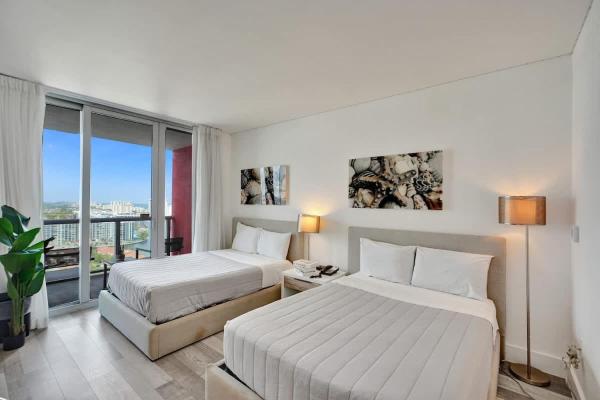 High Floor Studio With Canal View Near Beach 2310 - Aventura, FL