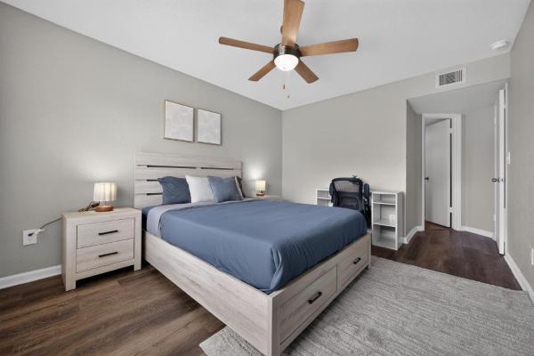 Cozy Contemporary Retreat With Great Amenities - Coral Springs, FL