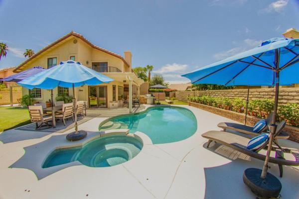 Pool & Yard Games! Group Retreat In La Quinta - La Quinta, CA