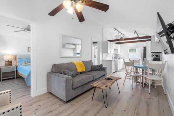 Turtle Nest Cottage - Indian Rocks Beach, FL