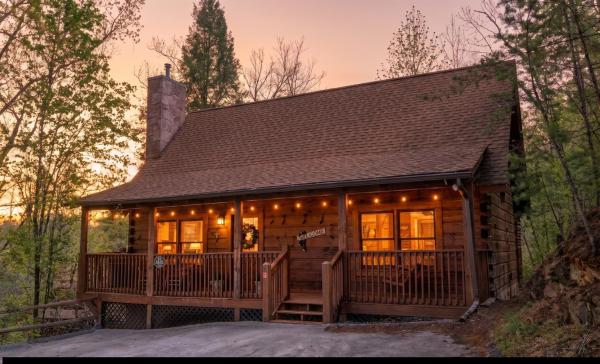 Pigeon Forge Cabin With Private Hot Tub, Arcade Game Roomminutes From Dollywood - Pigeon Forge, TN