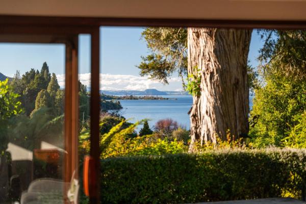 Ruatotara - Pukawa Holiday Home - 陶波湖