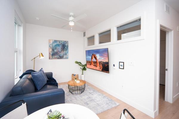 Vibrant 1bd 1ba Pool, Gym, Htub, Bowling And More - Salt Lake City Airport (SLC)