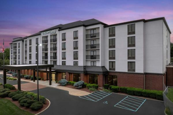 Courtyard By Marriott Bloomington - Bloomington, IN