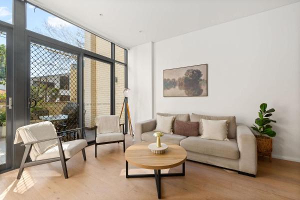 Luxury 3-bedroom Terrace In Alexandria - Rosebery