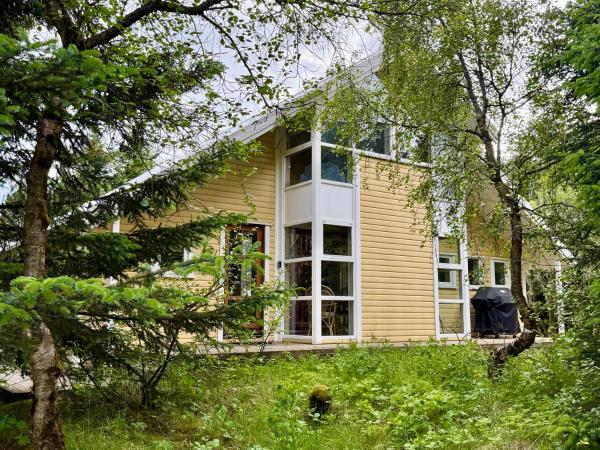 The Yellow House - Island