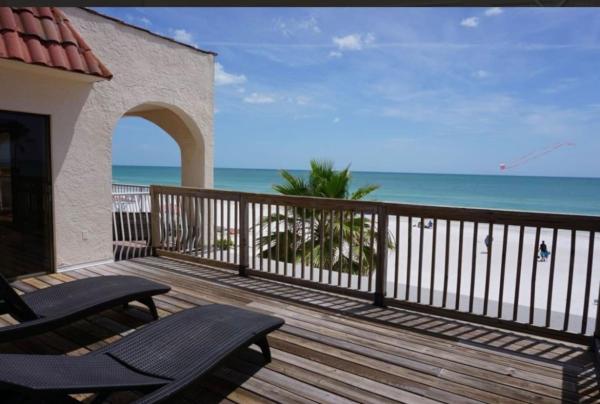 Rooftop Oceanview Condo On The Beach Sand With Pool - North Redington Beach, FL