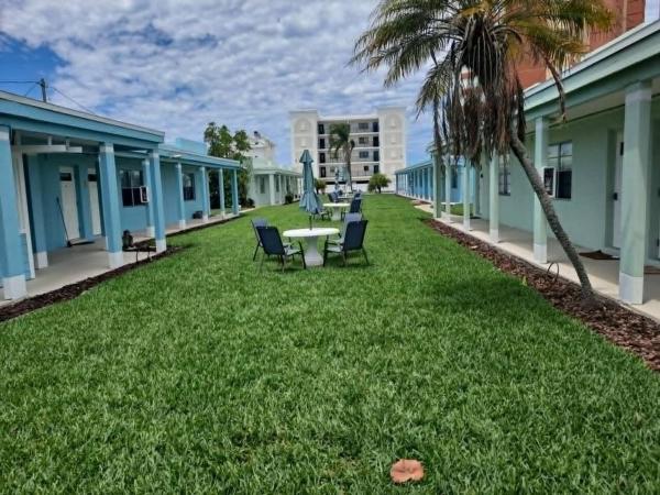 2 Bedroom Beachside Condo On Redington Beach - Madeira Beach, FL