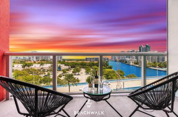 Pool - Gym - Balcony - Amazing View - Near Beach - Aventura, FL