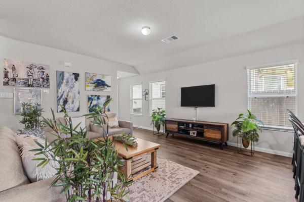 Convenient Family Home In Heart Of Conroe - The Woodlands, TX