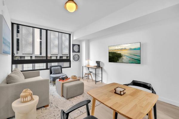 Stylish 1br Downtown Miami - Pool & Gym Access - Coral Gables, FL
