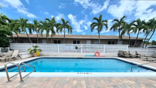 Charming Condo - Pool, Minutes To Beach - Pompano Beach, FL