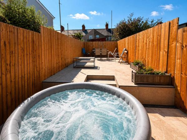 Luxury 6br Family Home 3 Bath With Hot Tub Fast Wifi - 배리