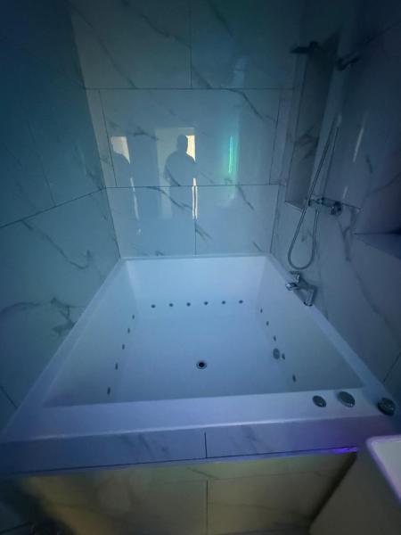 Echelon Suites - Bradford