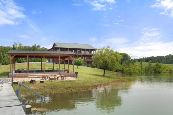 Wonderland Cove - Dandridge, TN