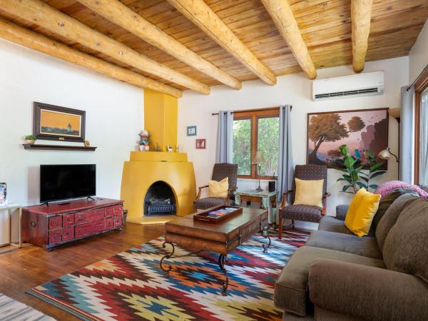 Kiva Cottage - Santa Fe