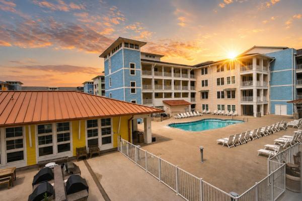 New Updated! Oceanfront / Pool / Beach / Fishing - Virginia Beach, VA
